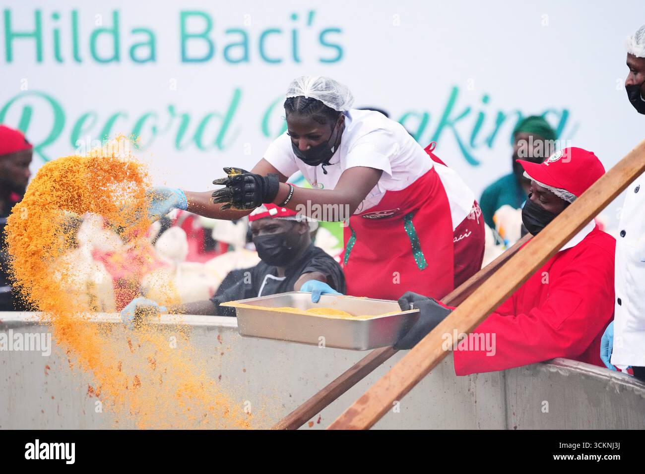 Chef Hilda Baci attempts to cook the largest pot of Jollof Rice in the ...