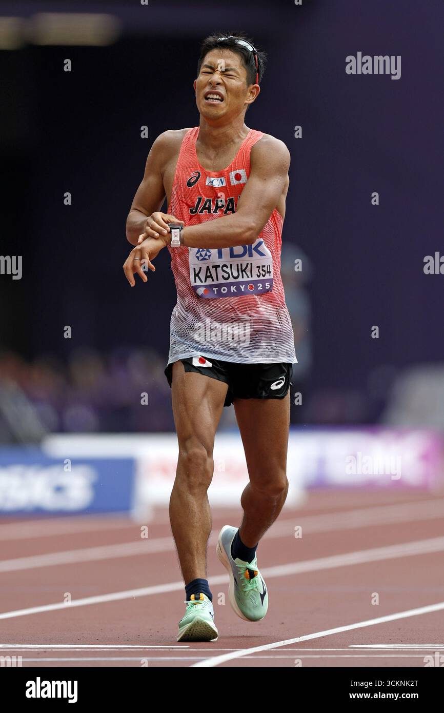 Hayato Katsuki of Japan finishes third in the men's 35-kilometer race ...