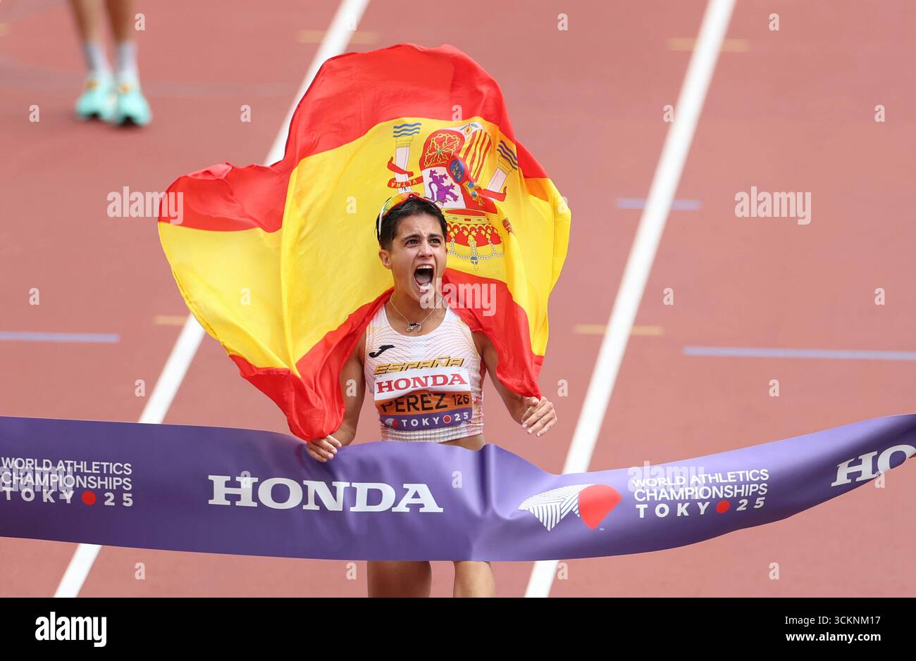 María PÉREZ of Spain reacts after winning the Women's 35 Kilometres ...