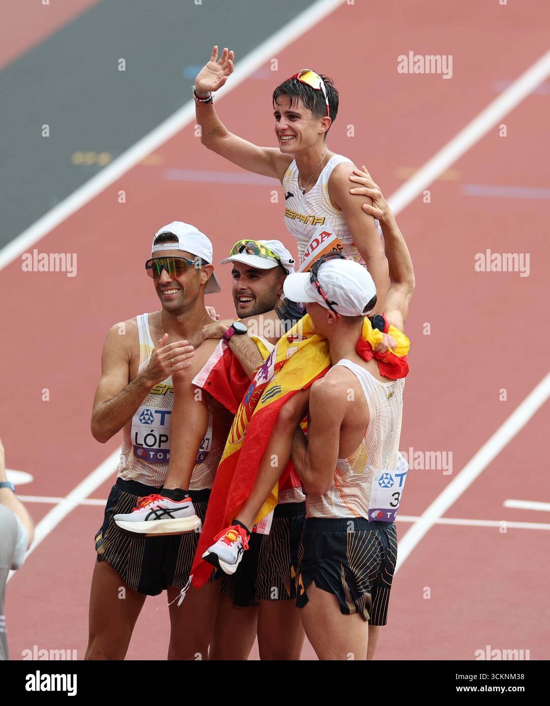 María PÉREZ of Spain clebrates after winning the Women's 35 Kilometres ...