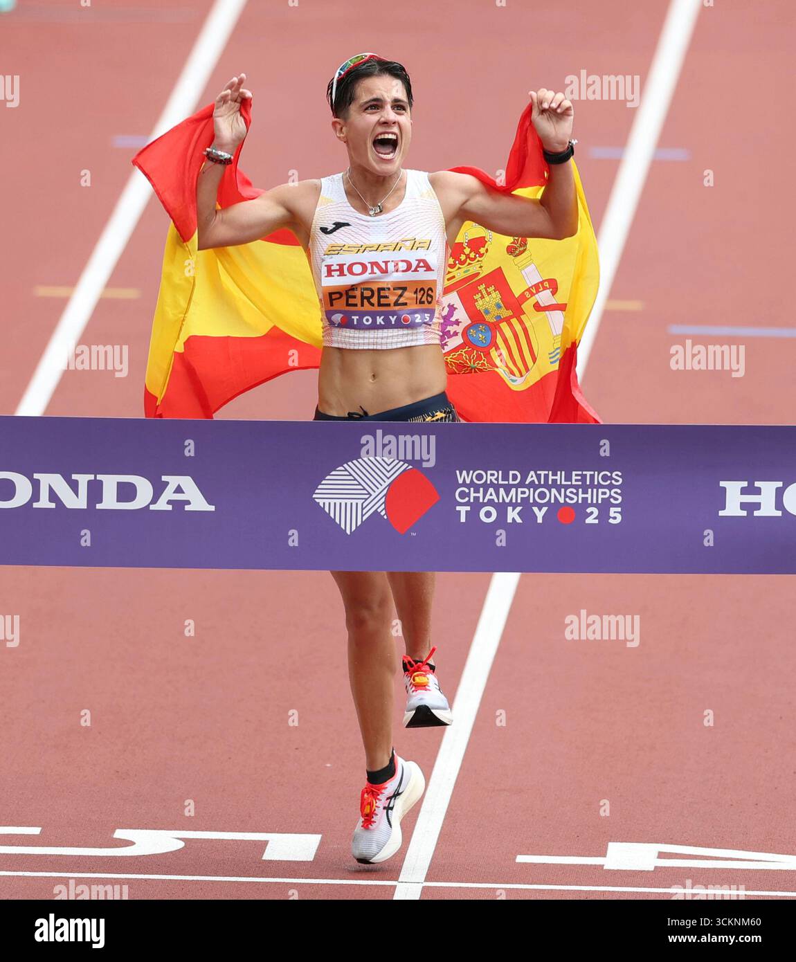 María PÉREZ of Spain goals the Women's 35 Kilometres Race Walk of the ...