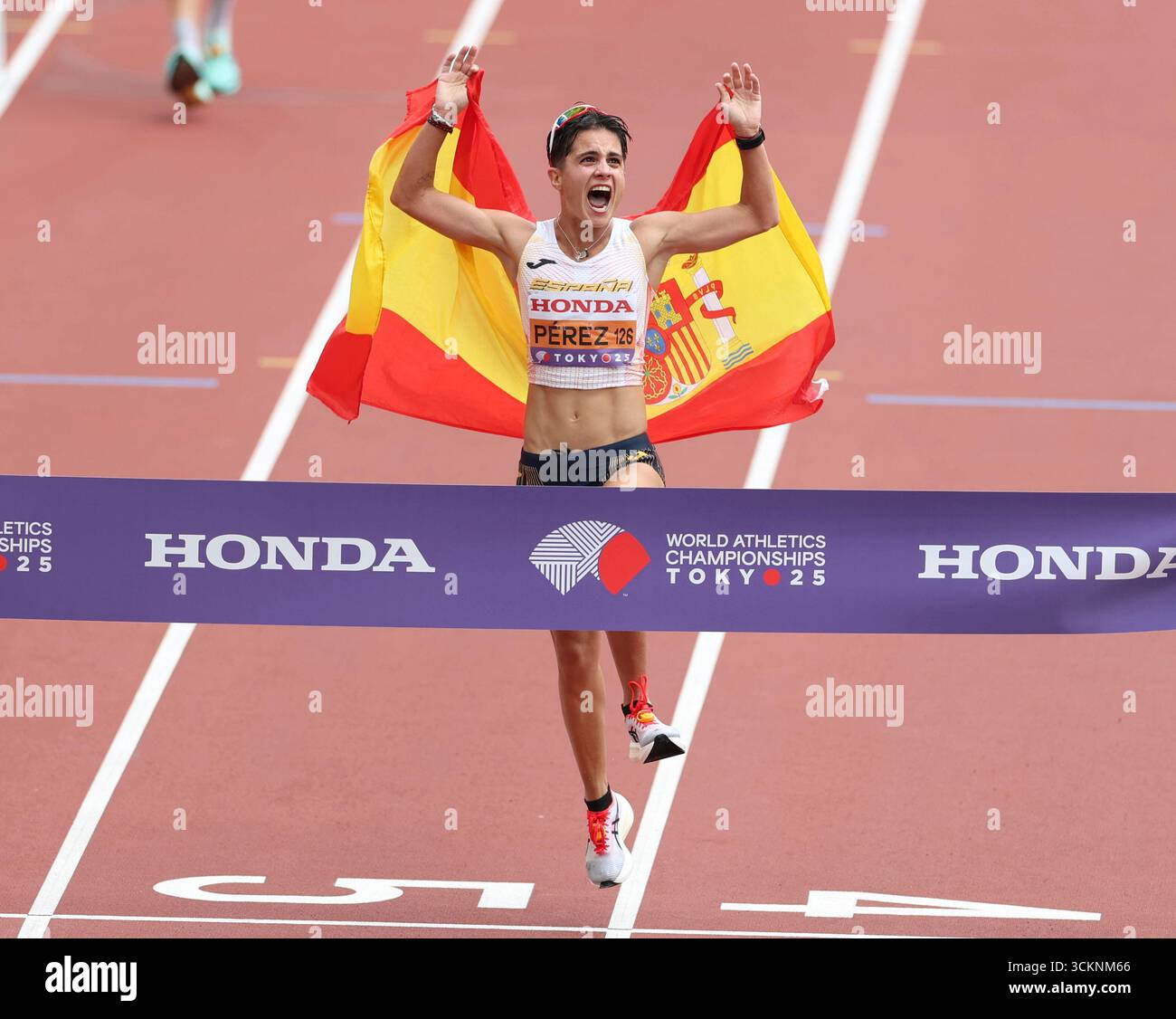 María PÉREZ of Spain goals the Women's 35 Kilometres Race Walk of the ...