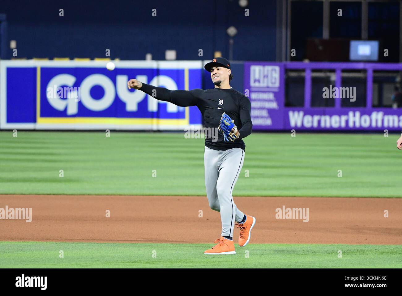 Detroit Tigers shortstop Javier Baez (28) takes fielding drills prior ...