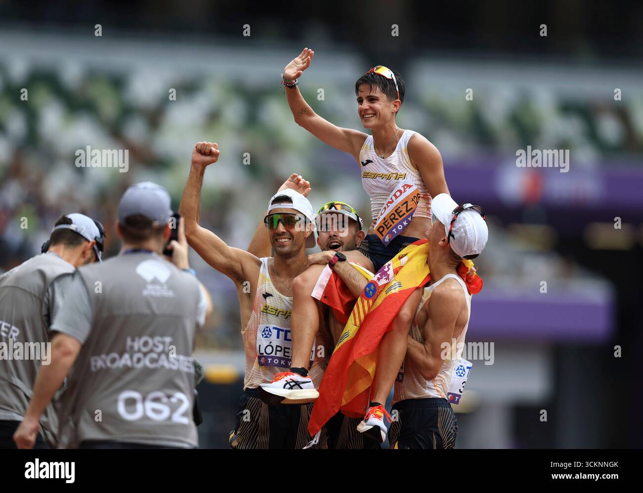María PÉREZ of Spain clebrates after winning the Women's 35 Kilometres ...