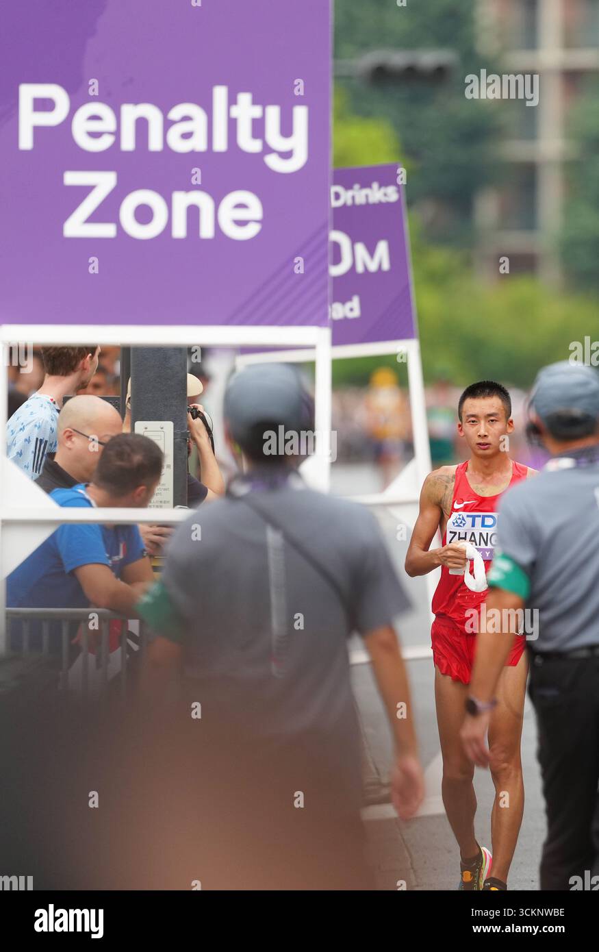 (250913) -- TOKYO, Sept. 13, 2025 (Xinhua) -- Zhang Jinrui of China is ...