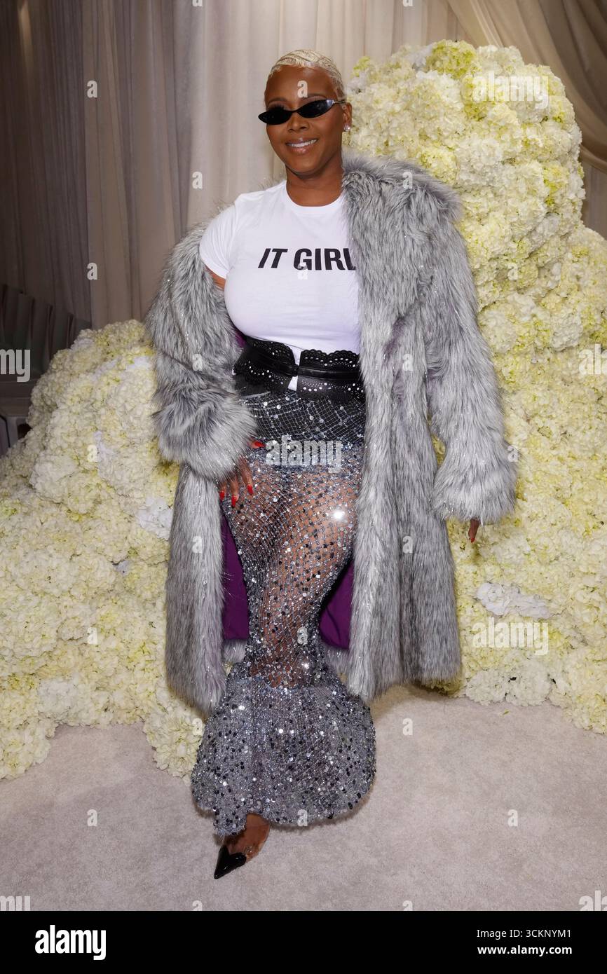 Claire Sulmers attends the Christian Siriano Spring/Summer 2026 fashion ...