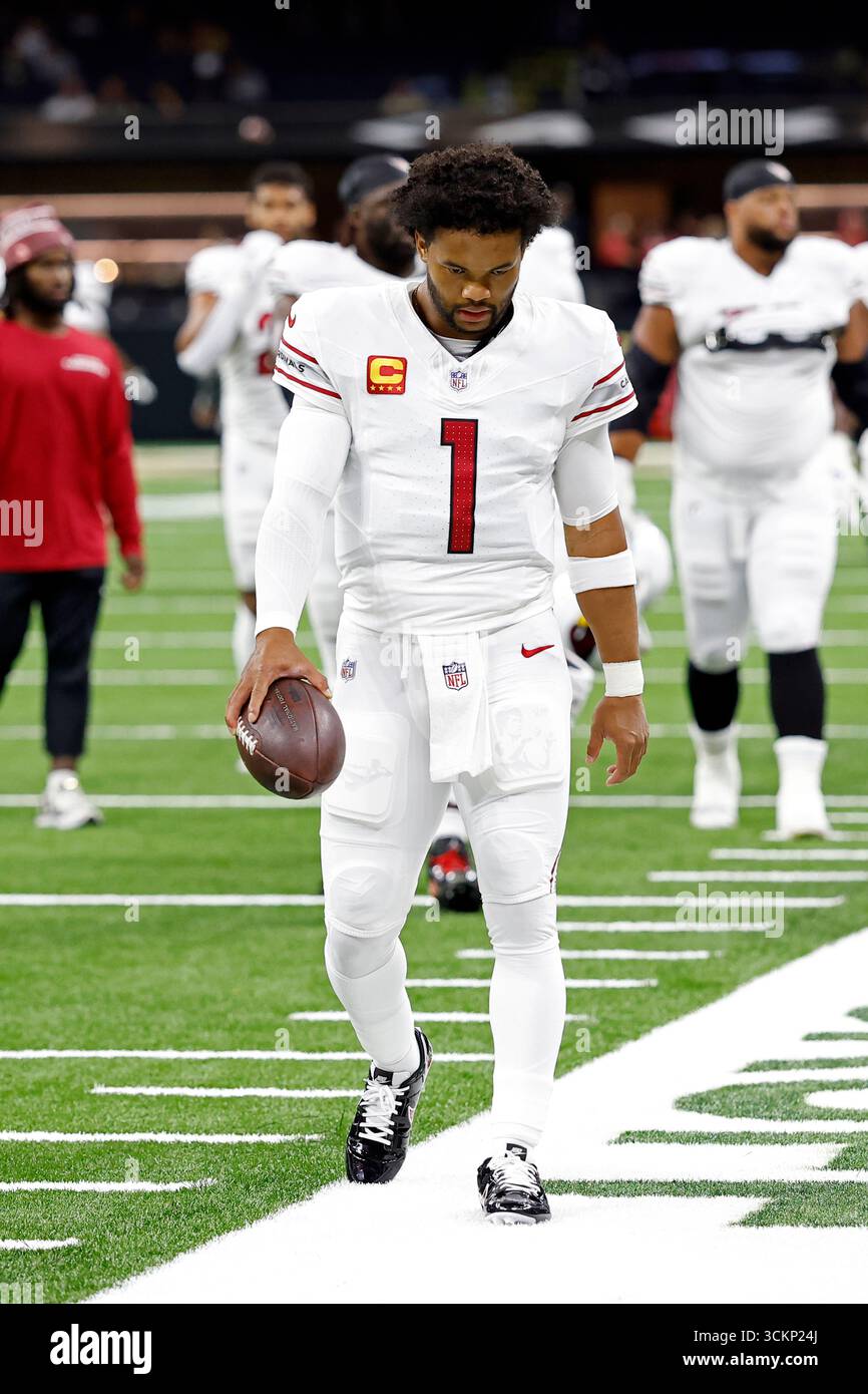 Arizona Cardinals quarterback Kyler Murray (1) warms up before an NFL ...