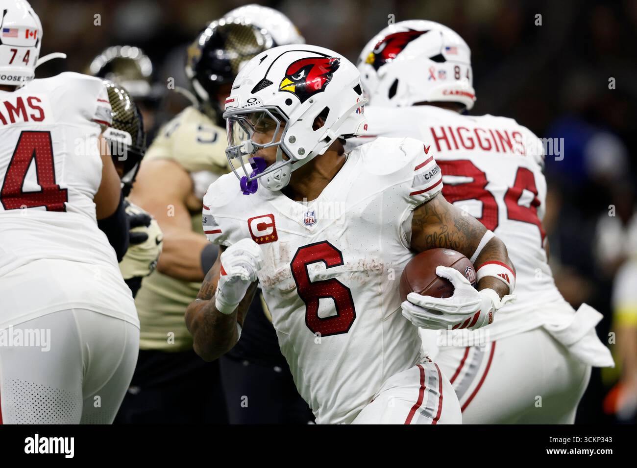 Arizona Cardinals running back James Conner (6) runs the ball during an ...