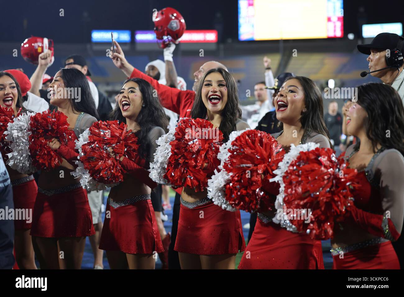 PASADENA, CA - SEPTEMBER 12: New Mexico Lobos cheerleaders celebrate ...