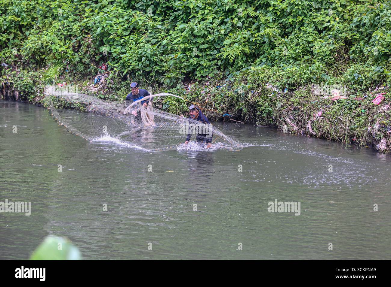 Environmental pollution garbage waste jungle hi-res stock photography ...