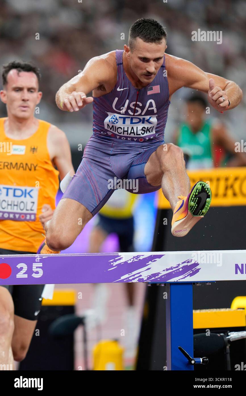 United States' Daniel Michalski, right, competes in the men's 3,000 ...