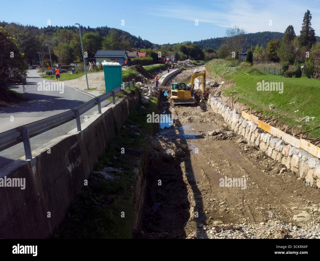 Construction workers engage in hi-res stock photography and images - Alamy