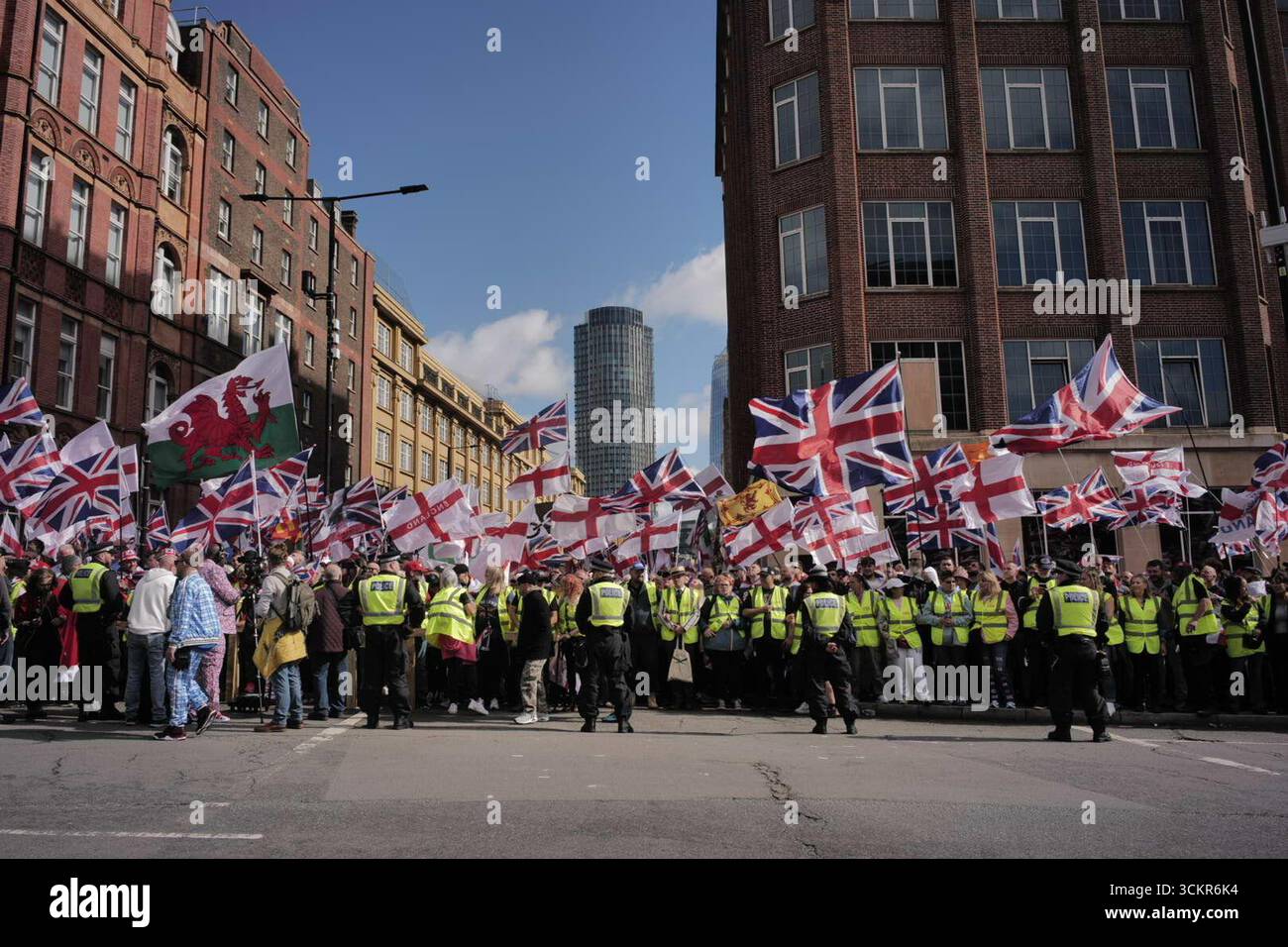 13 Sep 2025 London / UKHuge crowds turned out for far right demo. Alamy ...