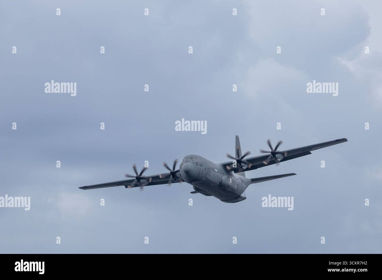 RCAF's Lockheed Martin CC-130-J Super Hercules, turboprop military ...