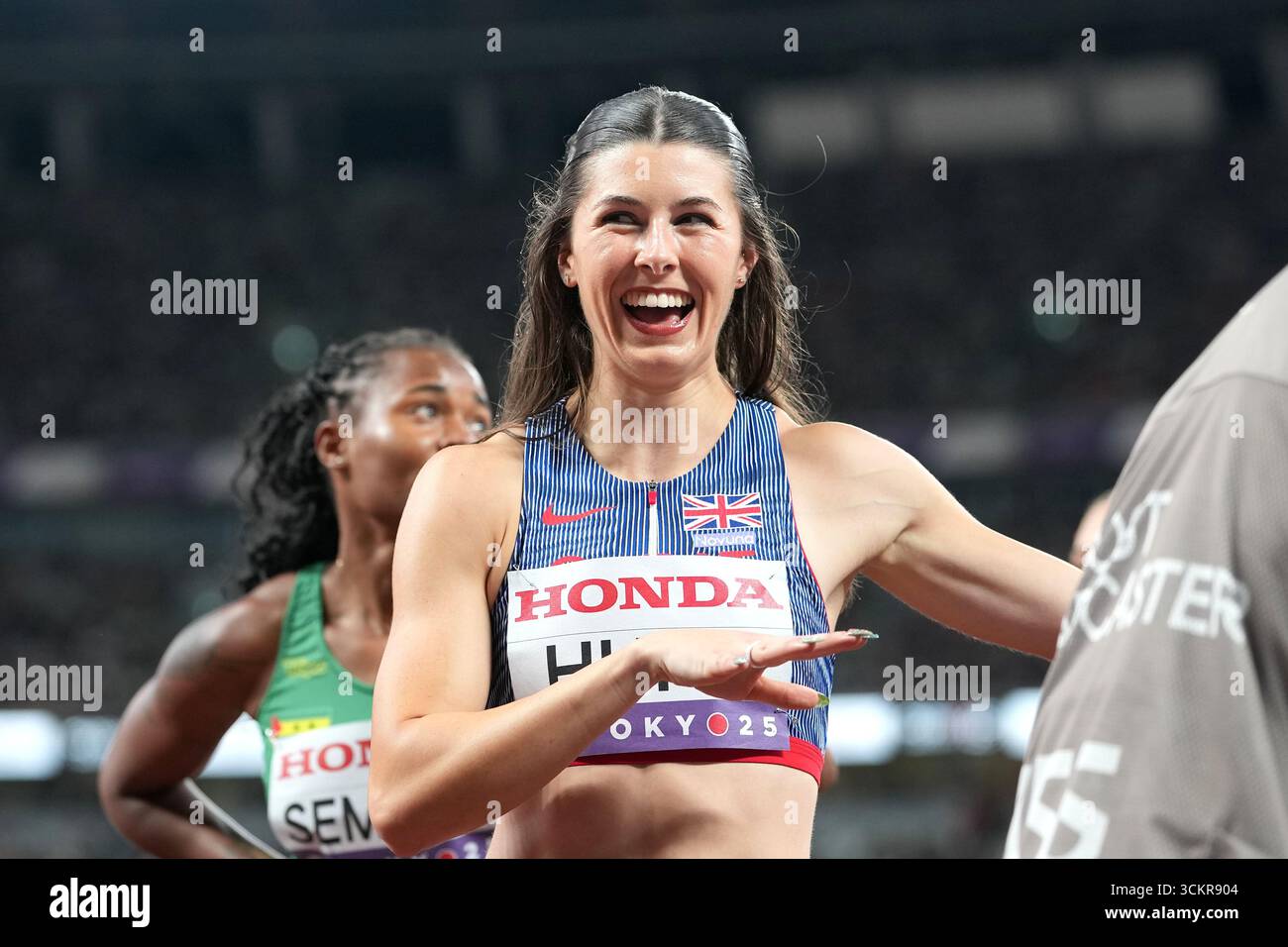 Amy Hunt of Great Britain (centre) after finishing second in heat 6 of ...