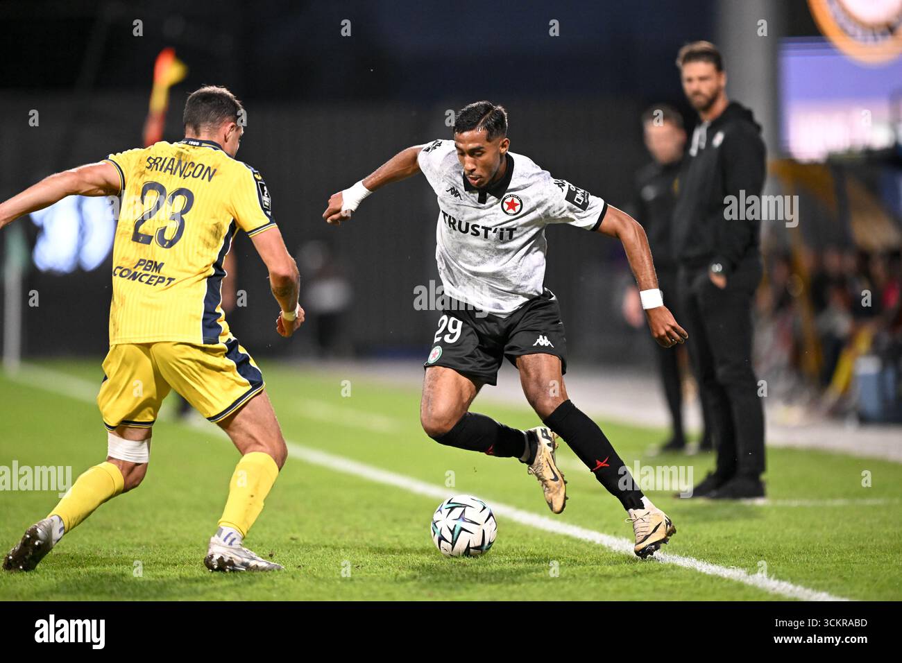 29 Hacene BENALI (red) during the Ligue 2 BKT match between Pau and Red ...