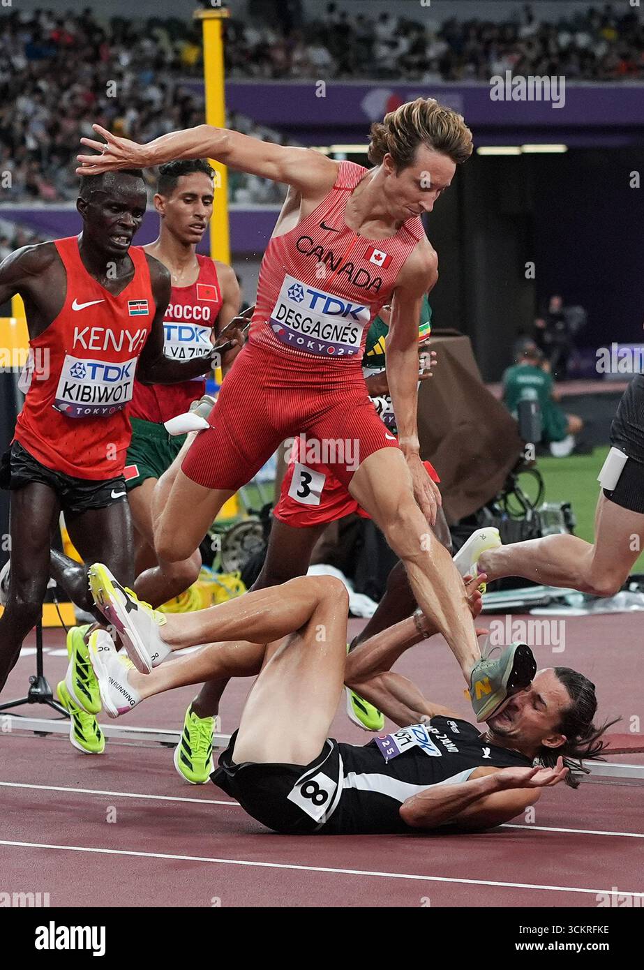 (250913) -- TOKYO, Sept. 13, 2025 (Xinhua) -- Jean-Simon Desgagnes (top) of Canada and Geordie ...