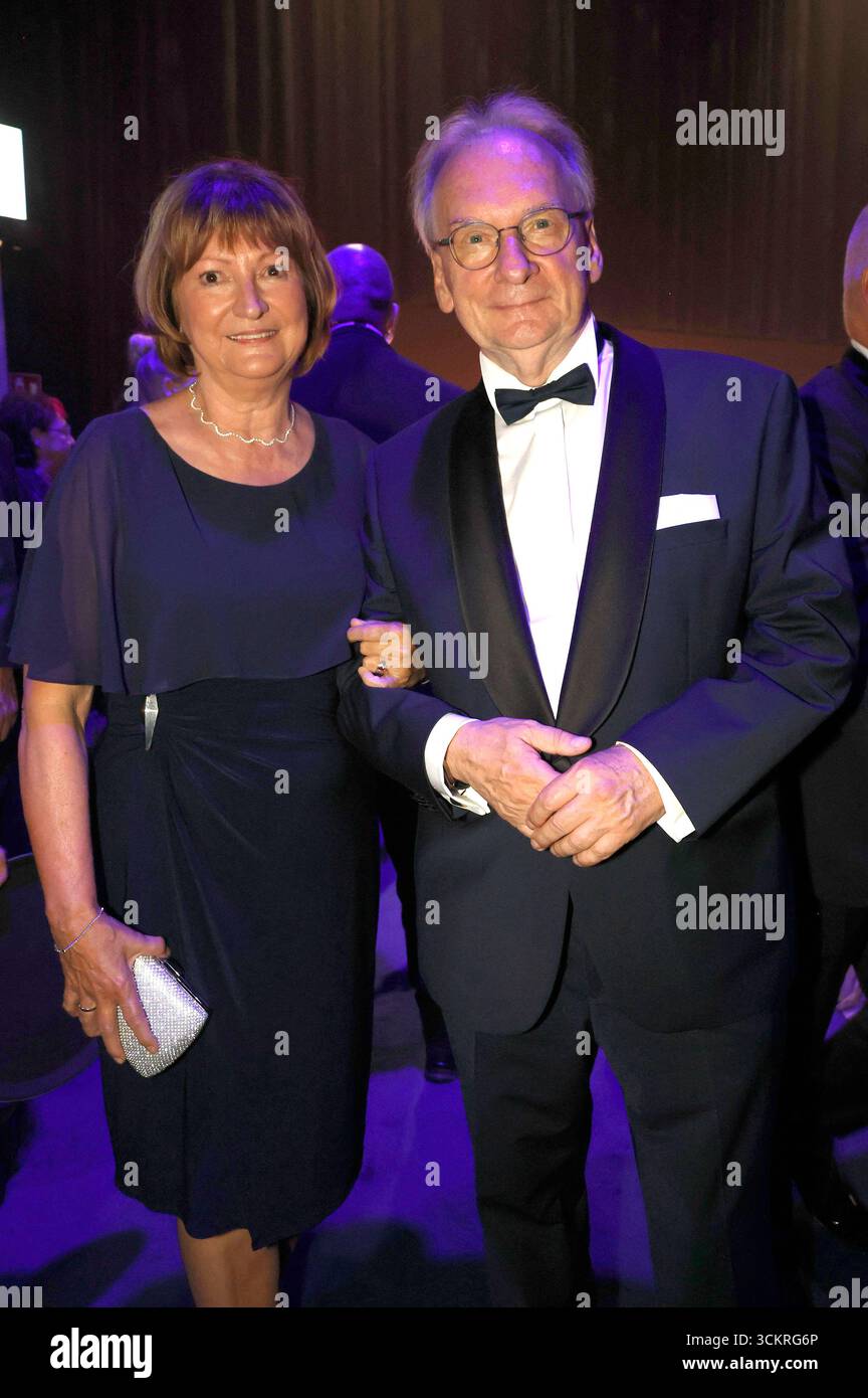 Reiner Haseloff mit Ehefrau Gabriele Haseloff bei der 31. Verleihung ...