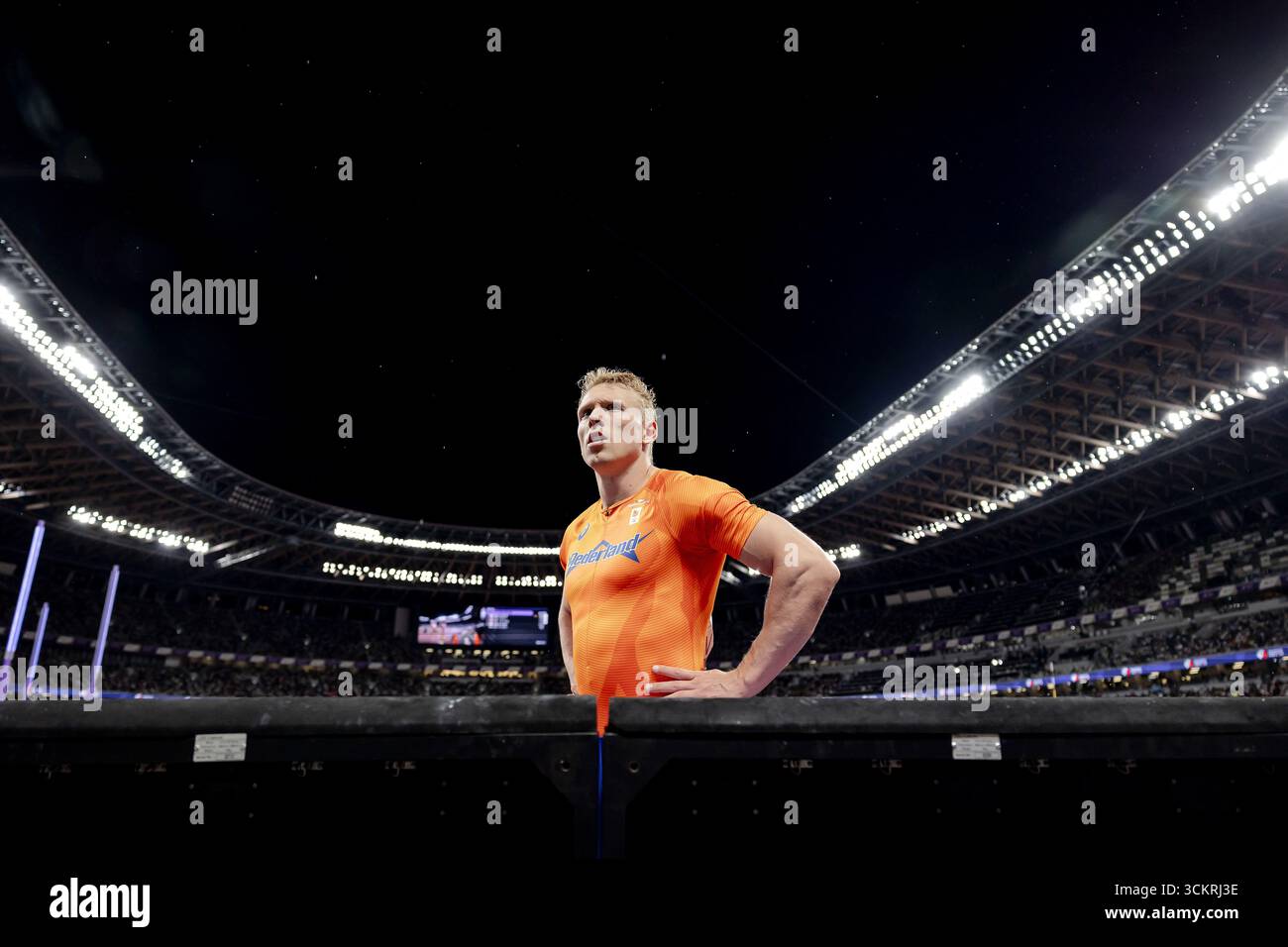 TOKYO - Menno Vloon in the pole vault event during the World Athletics ...