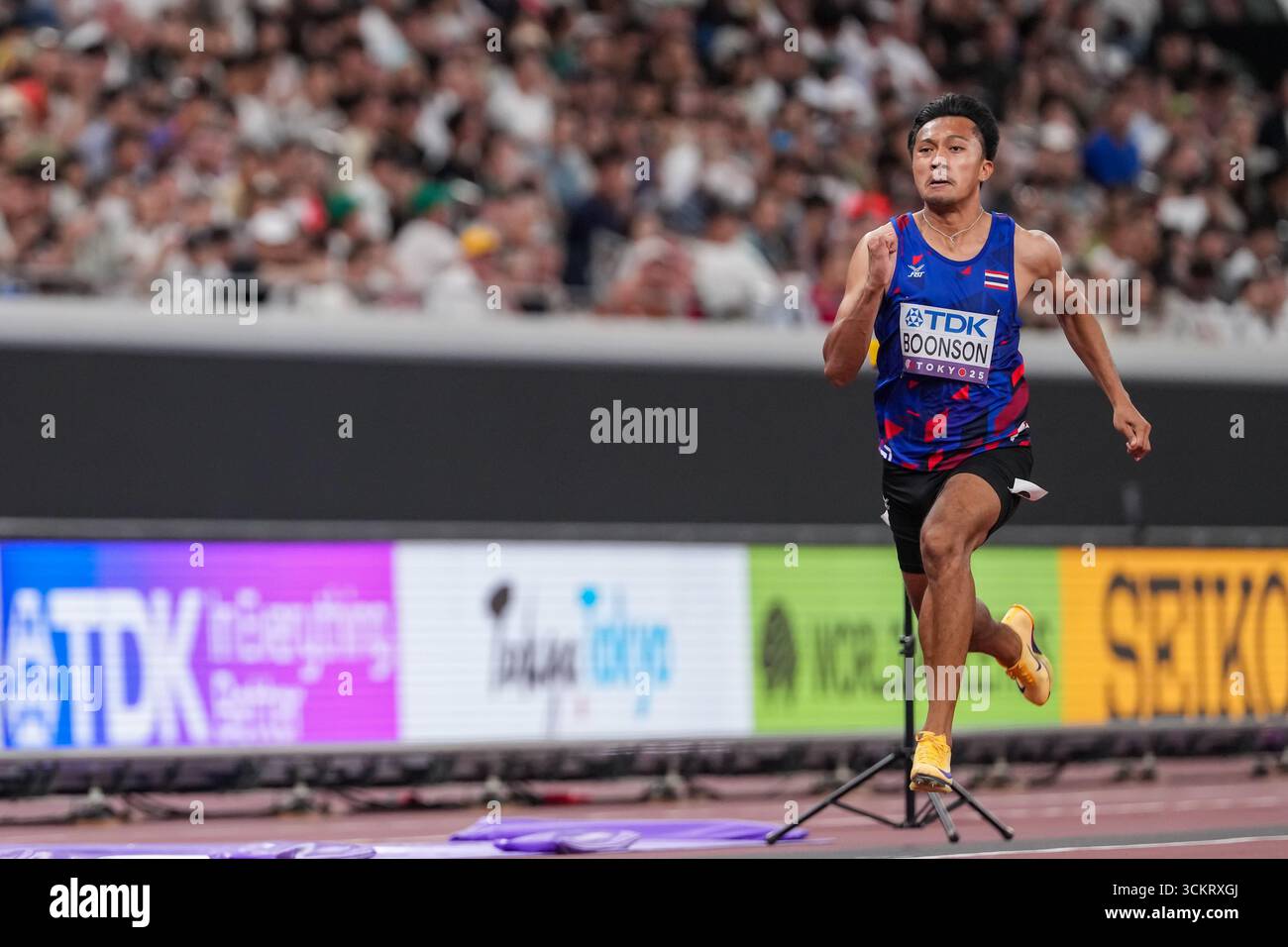 TOKYO, JAPAN - SEPTEMBER 13: Puripol Boonson of Thailand competing ...
