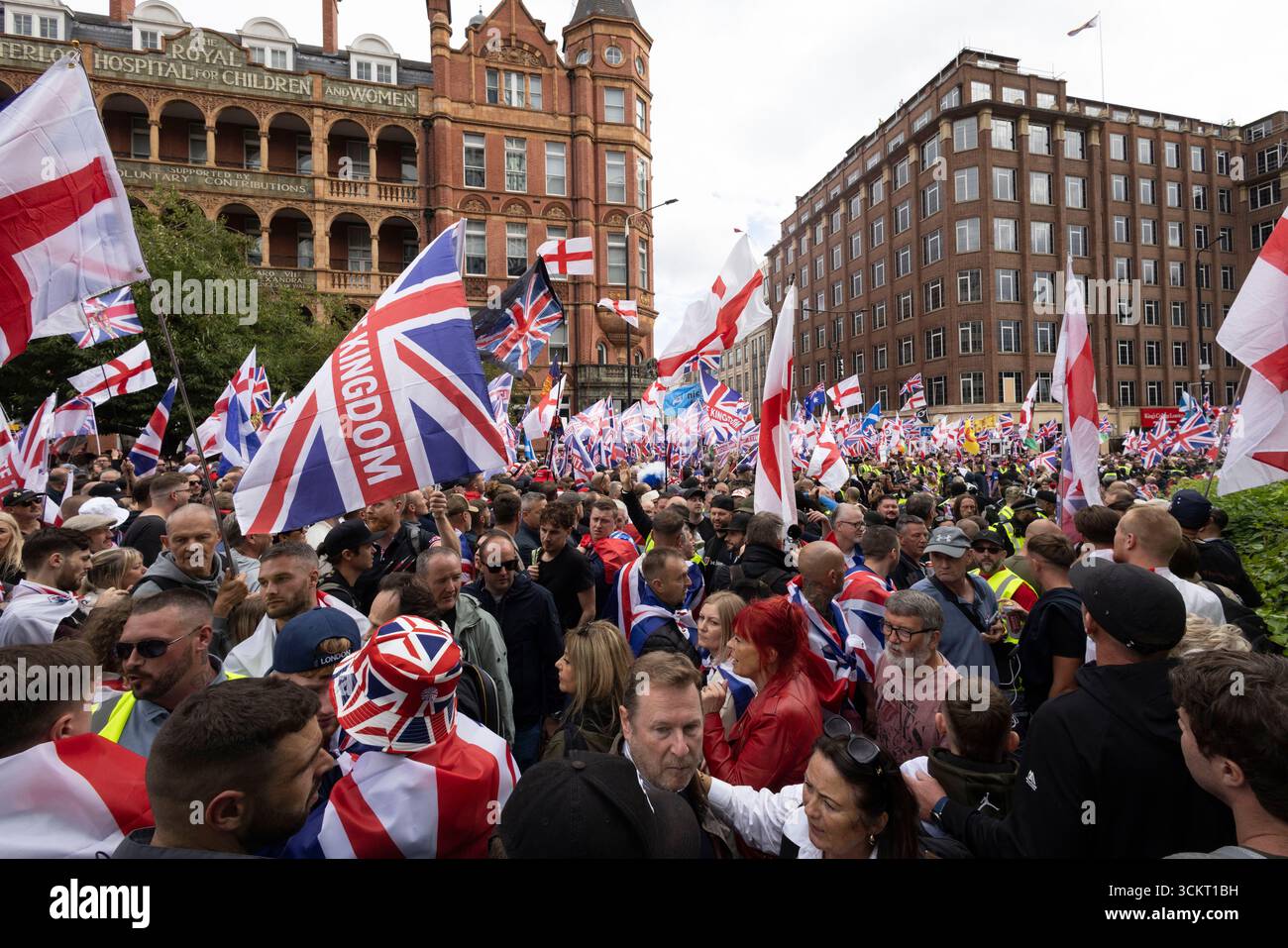 Thousands have gathered in central London for the 'Unite the Kingdom ...