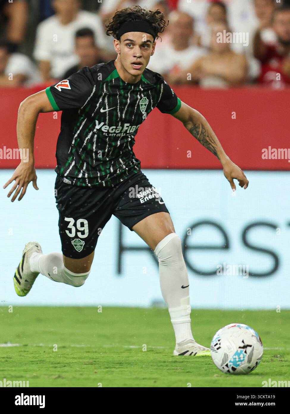 Hector Fort of Elche CF during the La Liga EA Sports match between ...