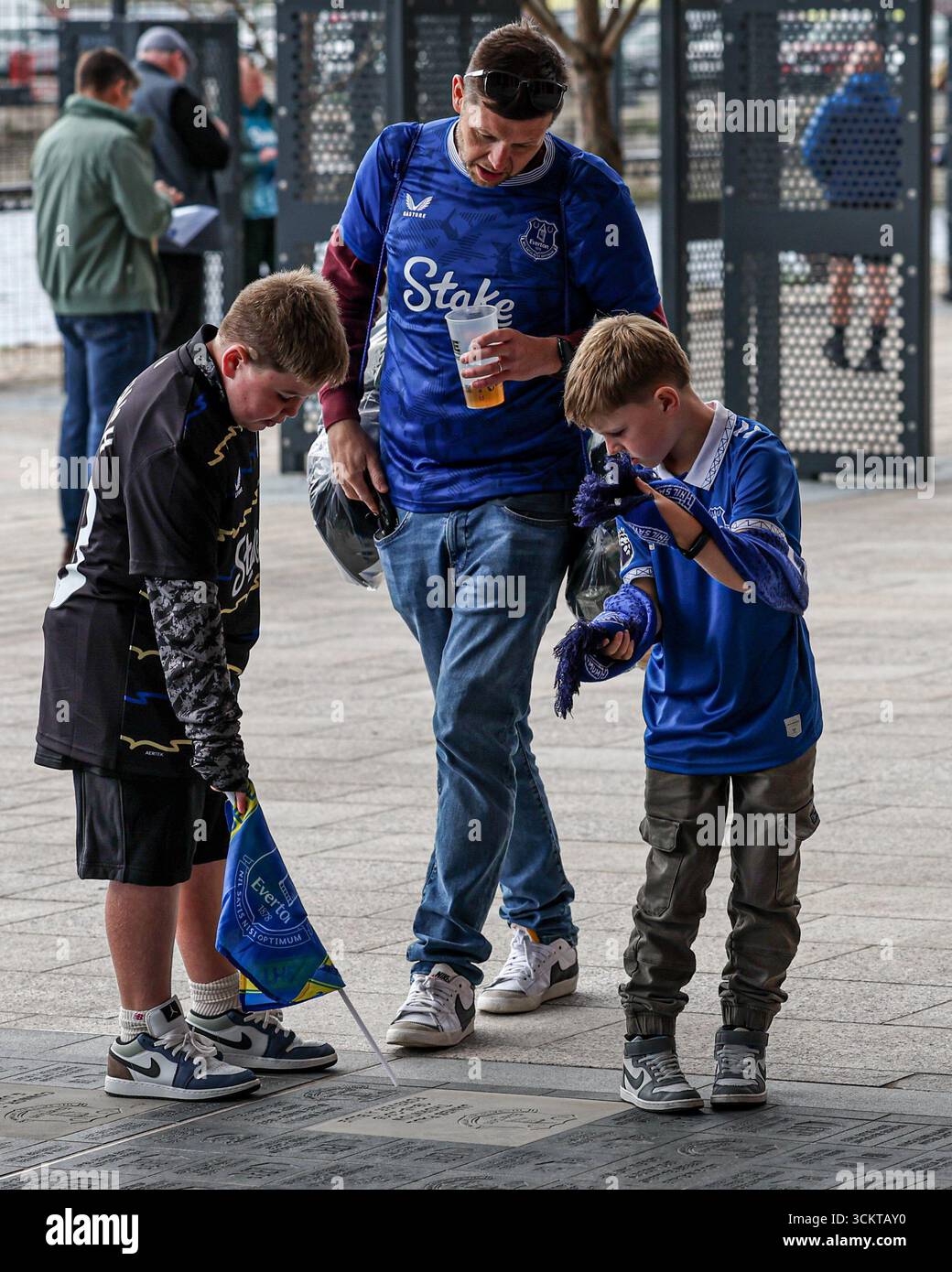 Everton fans pointing at Everton memorials on the ground ahead of the ...