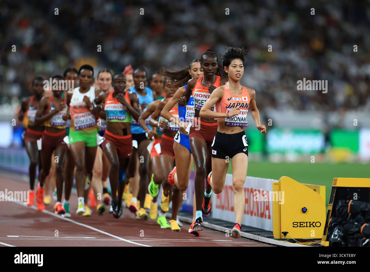 Athletes compete during the women's 10000 meters final at the World ...