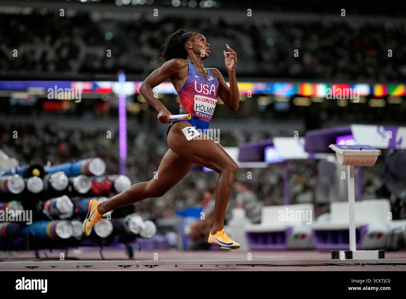 United States' Alexis Holmes leads her team to the gold medal in the ...