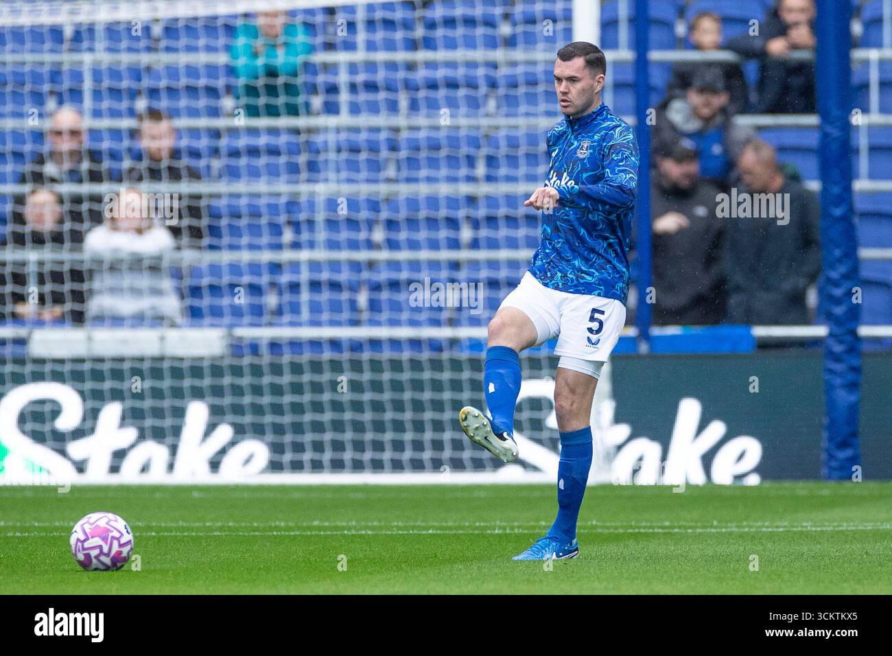 Michael Keane #5 of Everton F.C. during the pre-match warm-up during ...