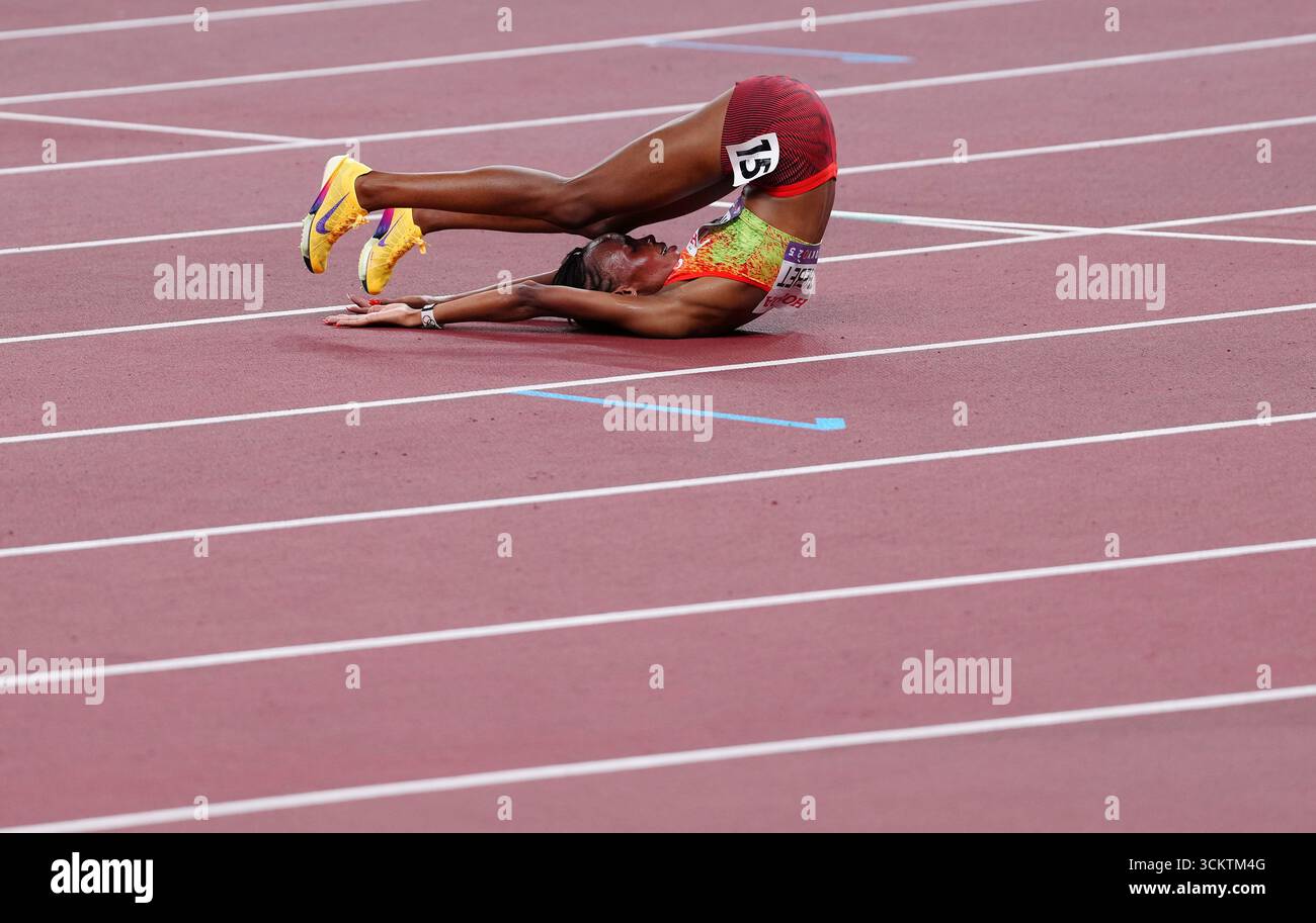 (250913) -- TOKYO, Sept. 13, 2025 (Xinhua) -- Beatrice Chebet of Kenya ...