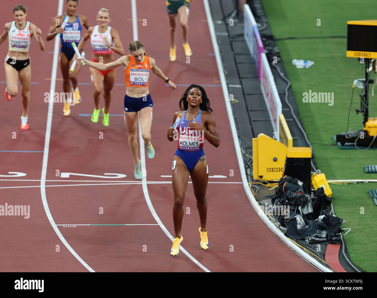 Alexis HOLMES of the United States reacts after finishing the mixed ...