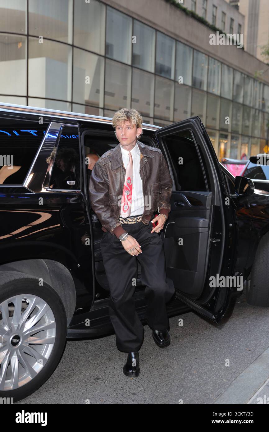 NEW YORK, NEW YORK SEPTEMBER 12: Casie Baker and Machine Gun Kelly (MGK ...