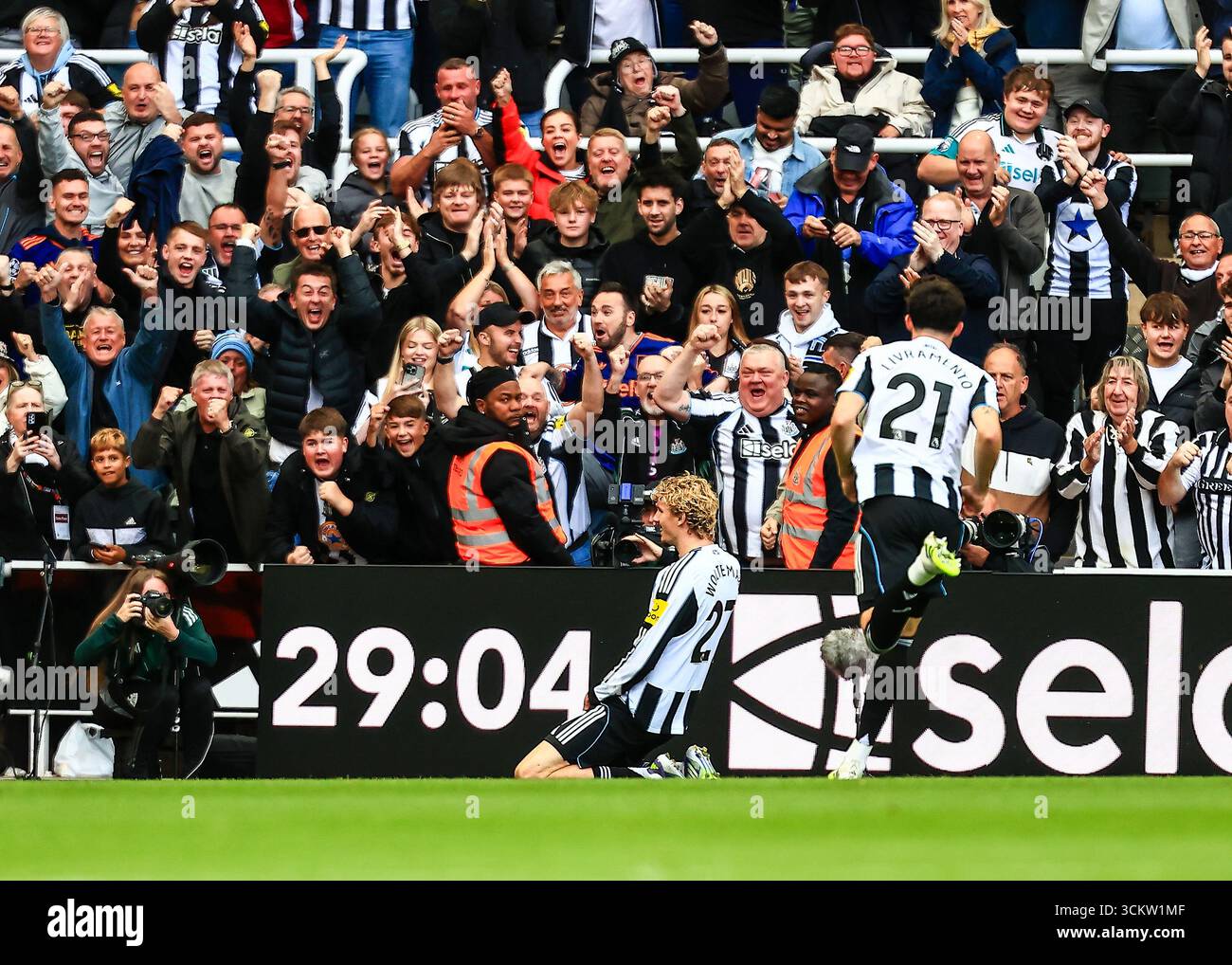 Nick Woltemade of Newcastle United celebrates his goal to make it 1-0 ...