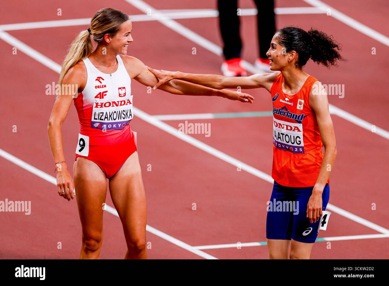 Amina Maatoug of the Netherlands and Weronika Lizakowska of Poland ...
