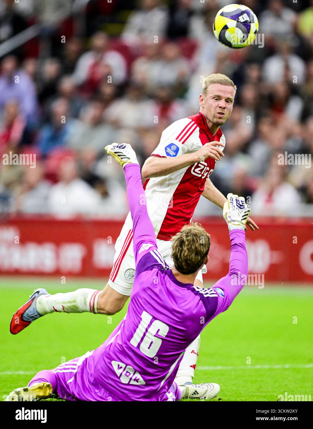 AMSTERDAM - Davy Klaassen of Ajax scores the 1-0 during the Dutch ...