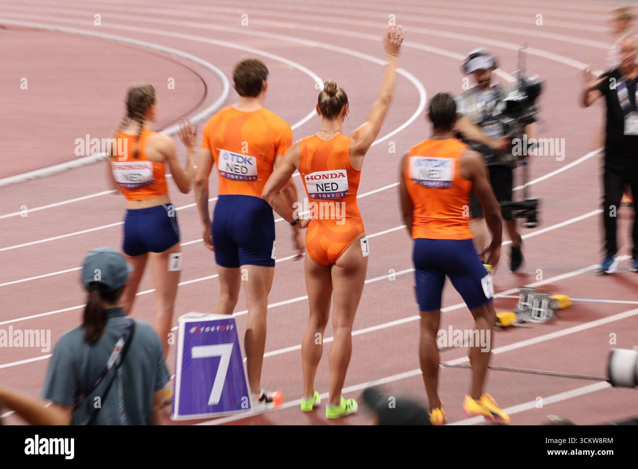 4x400m mixed relay hi-res stock photography and images - Alamy