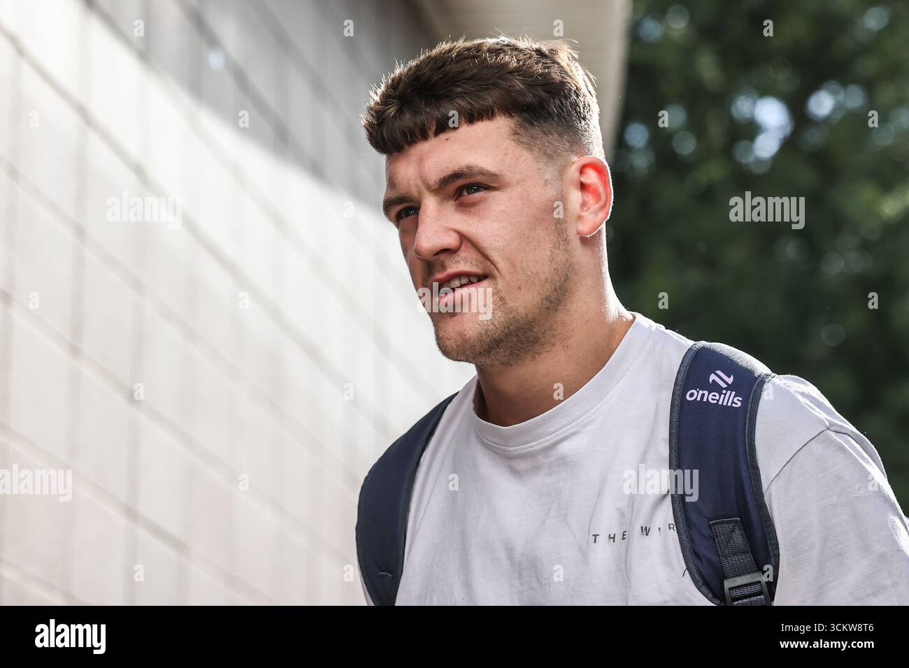 Josh Thewlis of Warrington Wolves arrives during the Betfred Super ...