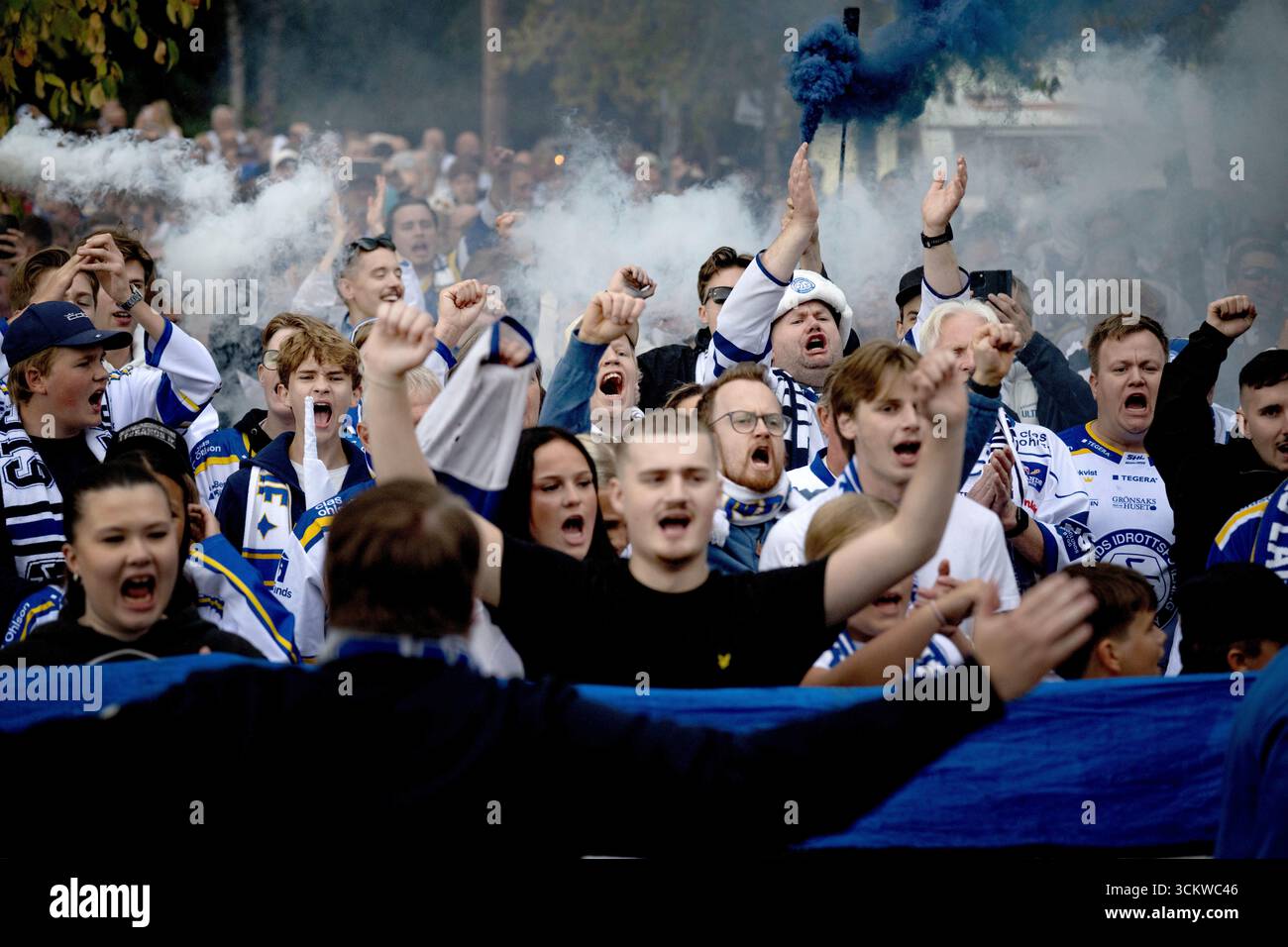 LEKSAND 2025-09-13 Leksand's superstars on their way to the arena for ...