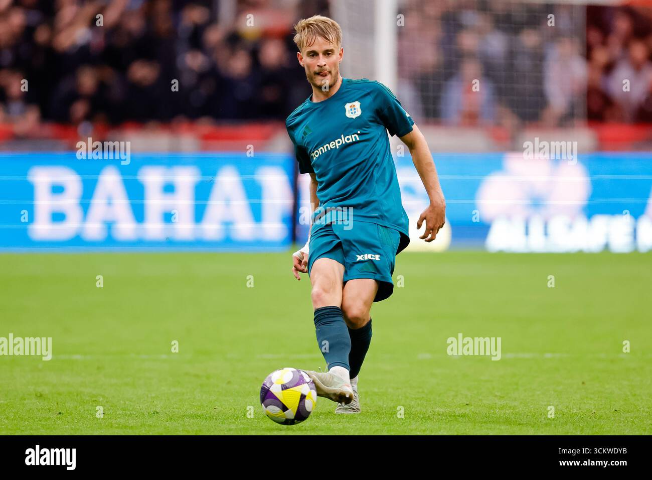 Amsterdam - Simon Graves of PEC Zwolle during the fifth competition ...