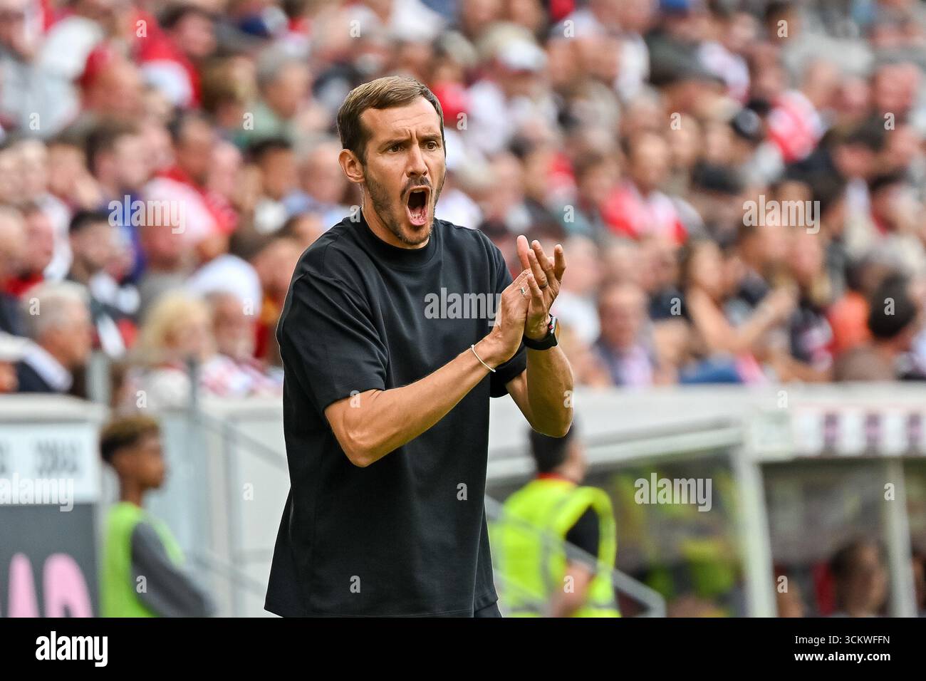 Julian Schuster (SC Freiburg, Trainer) mit Emotion. GER, SC Freiburg ...