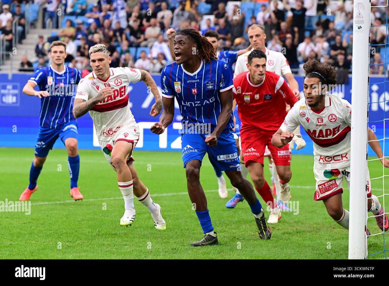 ABD0125 20250913 - LINZ - ÖSTERREICH: Elias Bakatukanda (FC Blau-Weiß ...