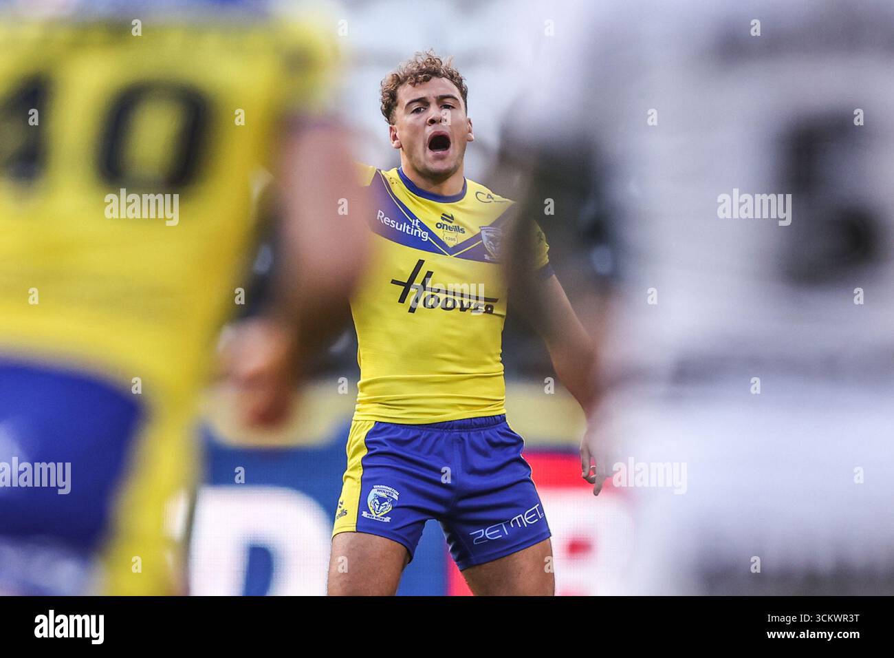 Cai Taylor-Wray of Warrington Wolves gives team mates instructions ...