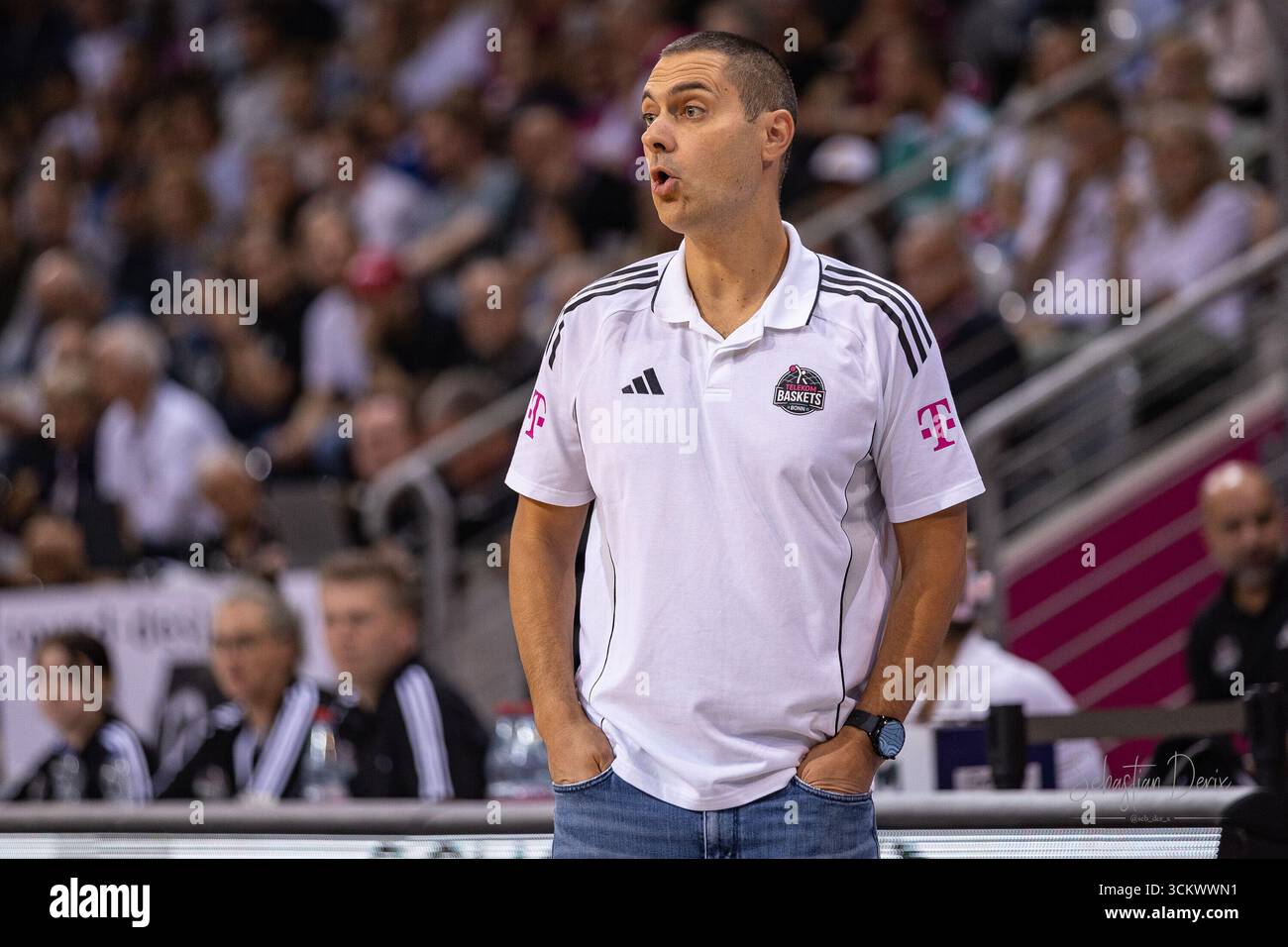 Marko Stankovic (Headcoach Telekom Baskets Bonn) -- Testspiel, Telekom ...