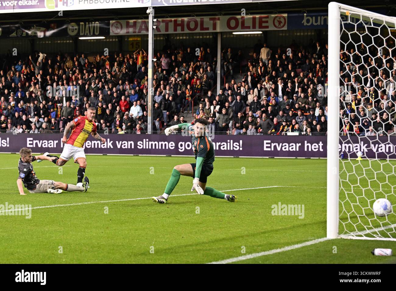 DEVENTER - Victor Edvardsen of Go Ahead Eagles scores the 2-0 goal ...