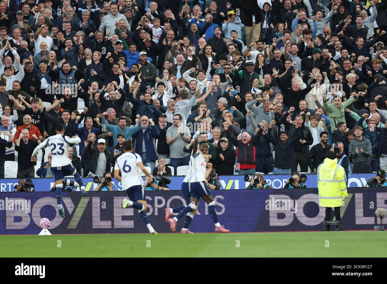 Pape Matar Sarr of Tottenham Hotspur celebrate with his teammates after ...