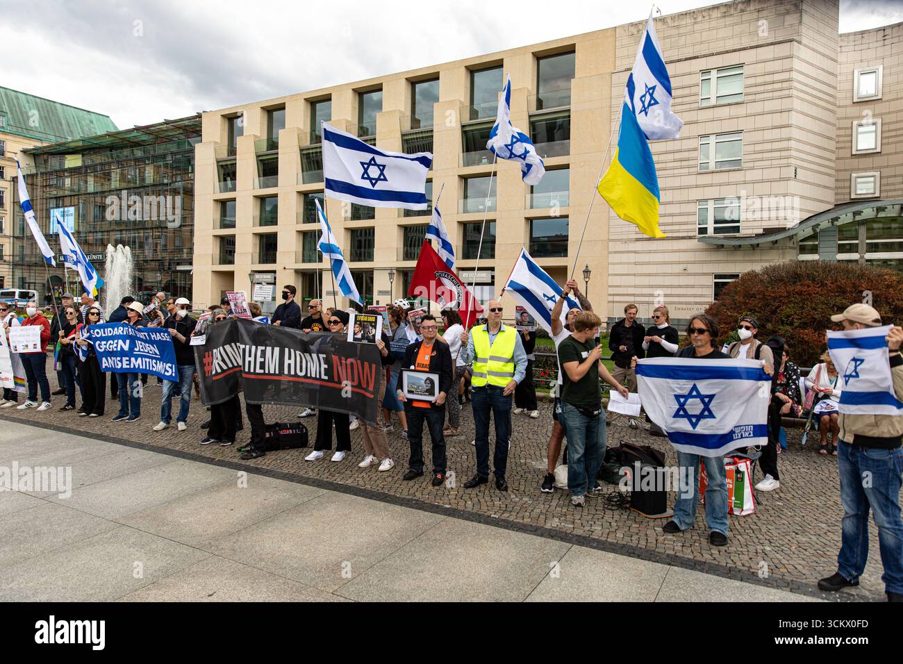 At least 12,000 people gathered at Berlin's Brandenburg Gate on ...