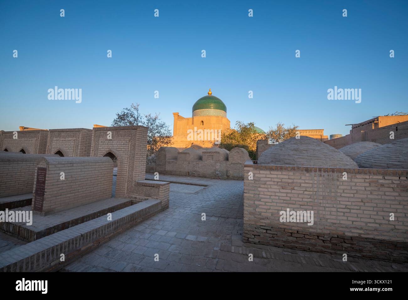 Beautiful islamic patterns uzbekistan hi-res stock photography and ...