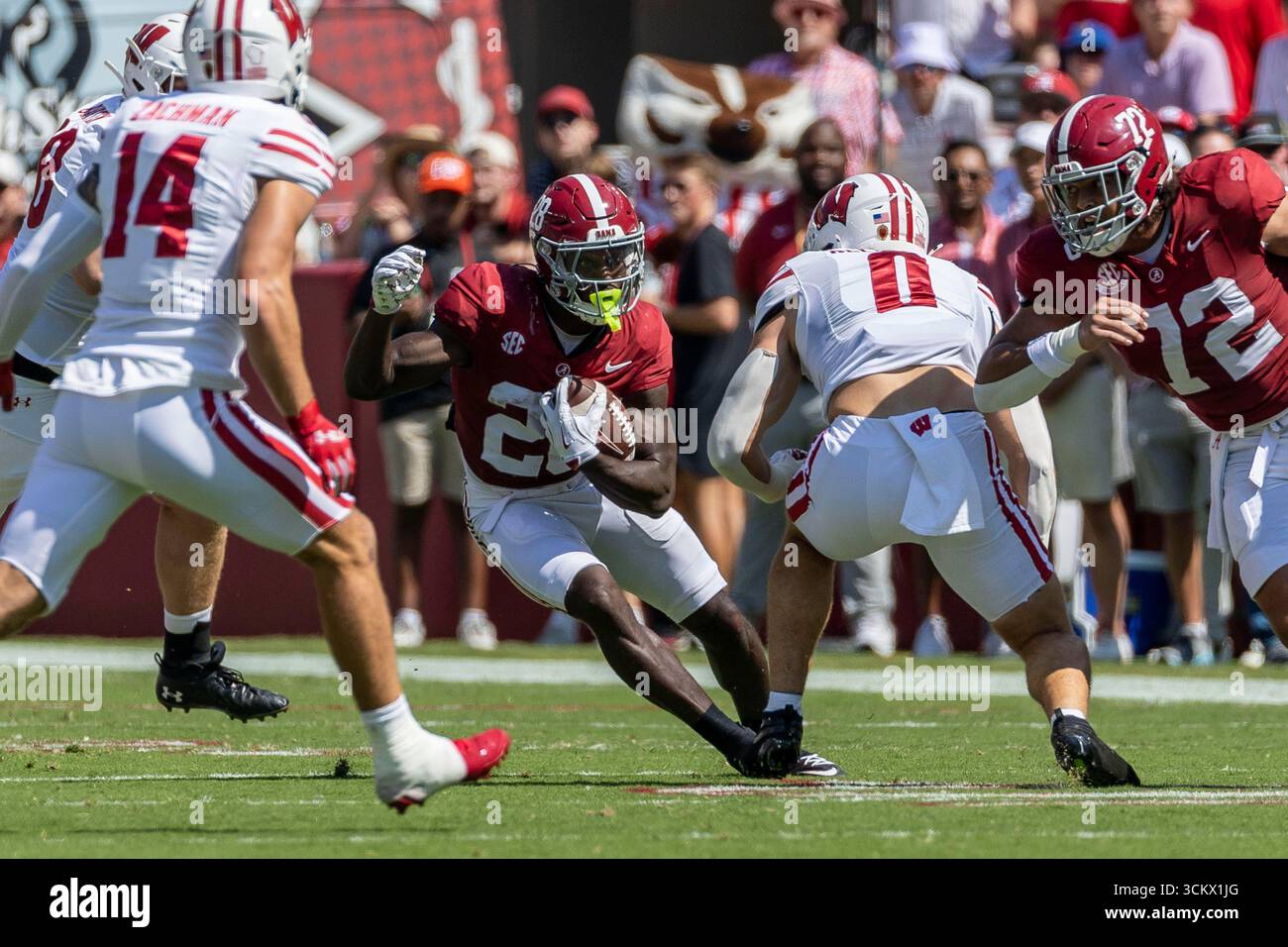 Alabama running back Kevin Riley (28) runs the ball against Wisconsin ...