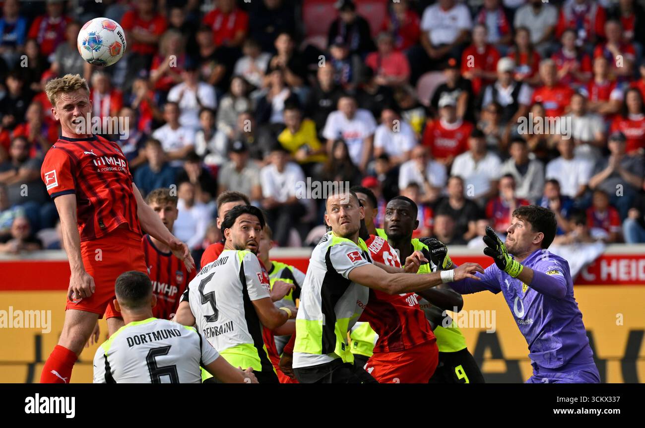 Strafraumszene, Torraumszene Kopfballduell Zweikampf Aktion Mikkel Kaufmann 1. FC Heidenheim ...
